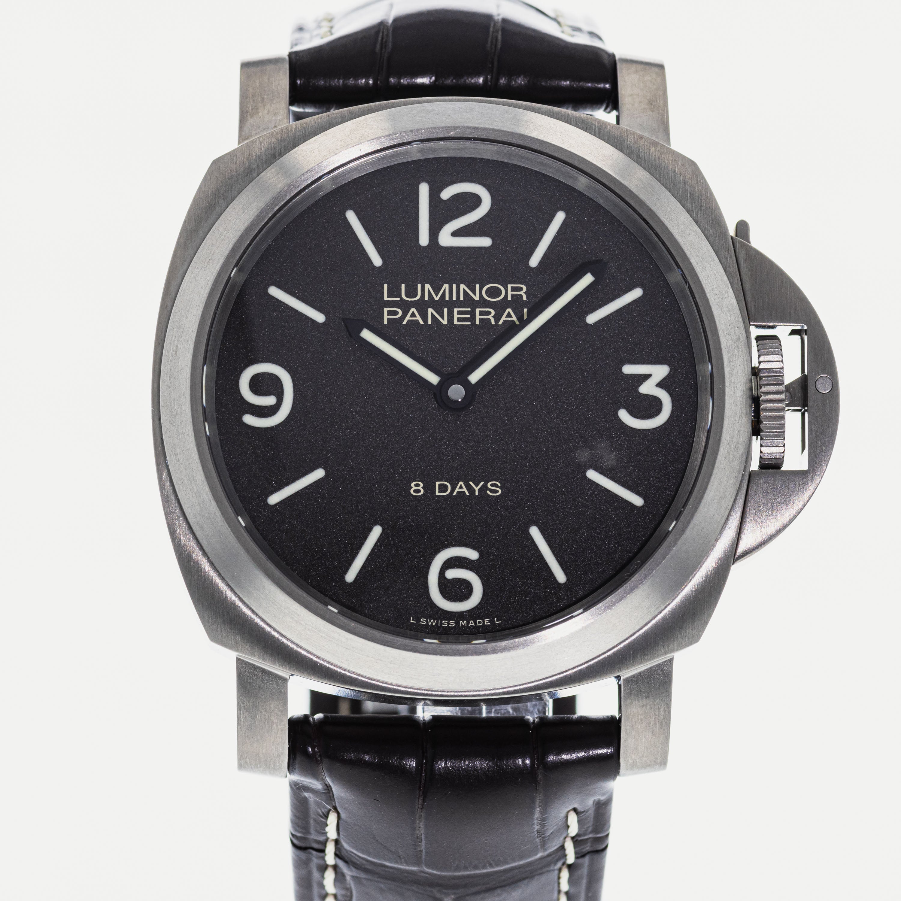 Panerai Luminor Base 8 Days Titanio PAM 562 – HODINKEE Shop